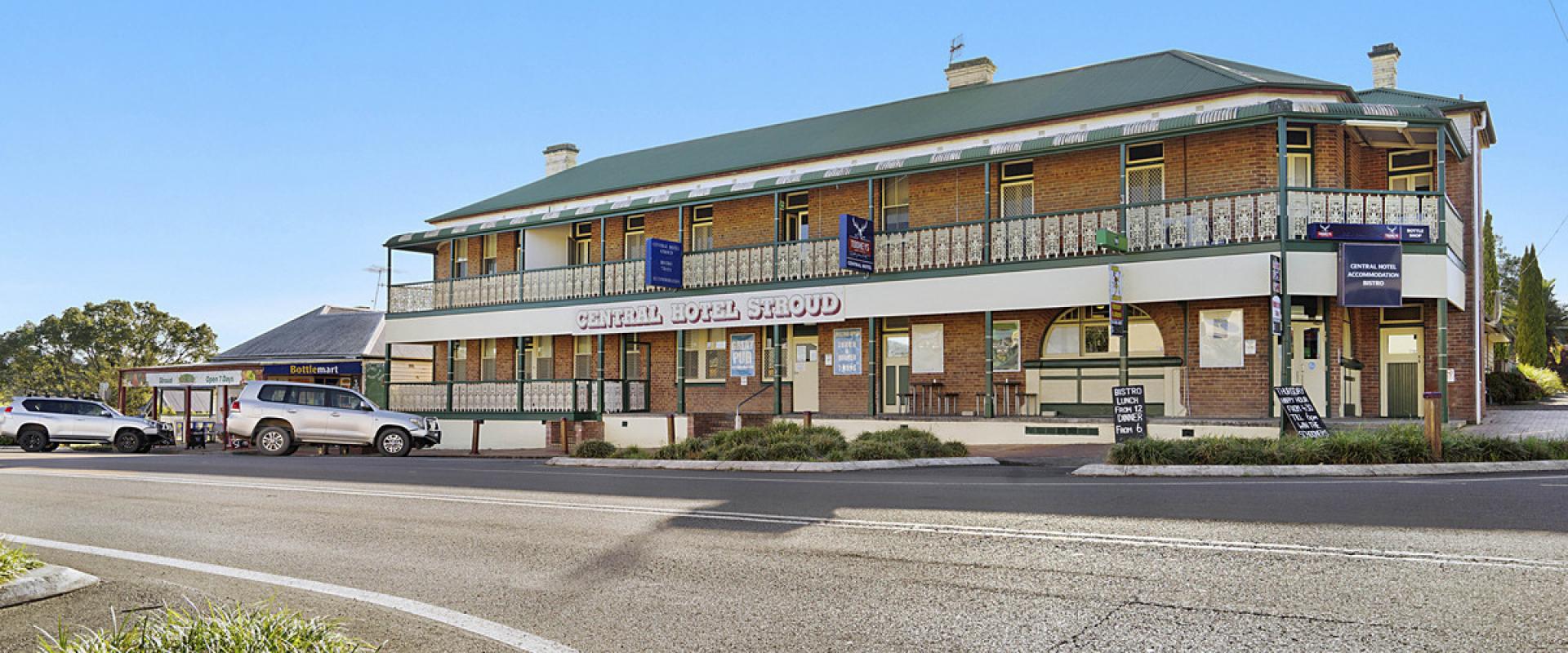 Central Hotel, Stroud - Pub Rooms Directory