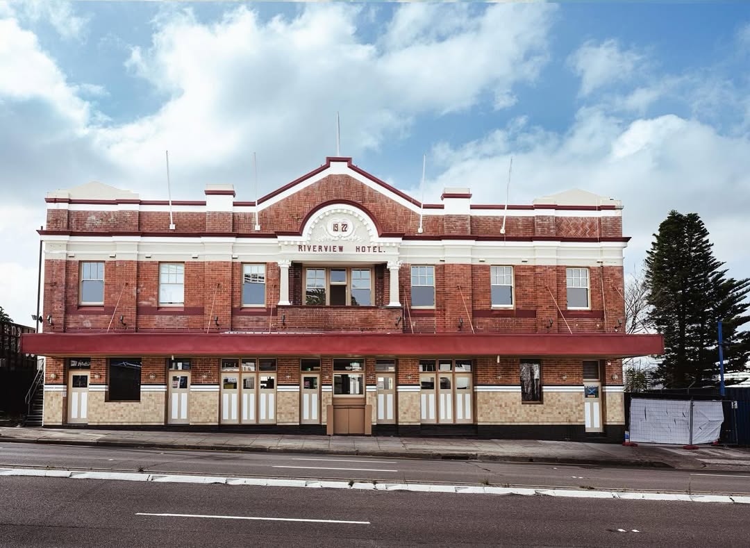 Riverview Hotel, Tempe - Pub Rooms Directory
